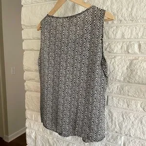 Notations | Tops | Like New Notations Black And White Tank | Poshmark